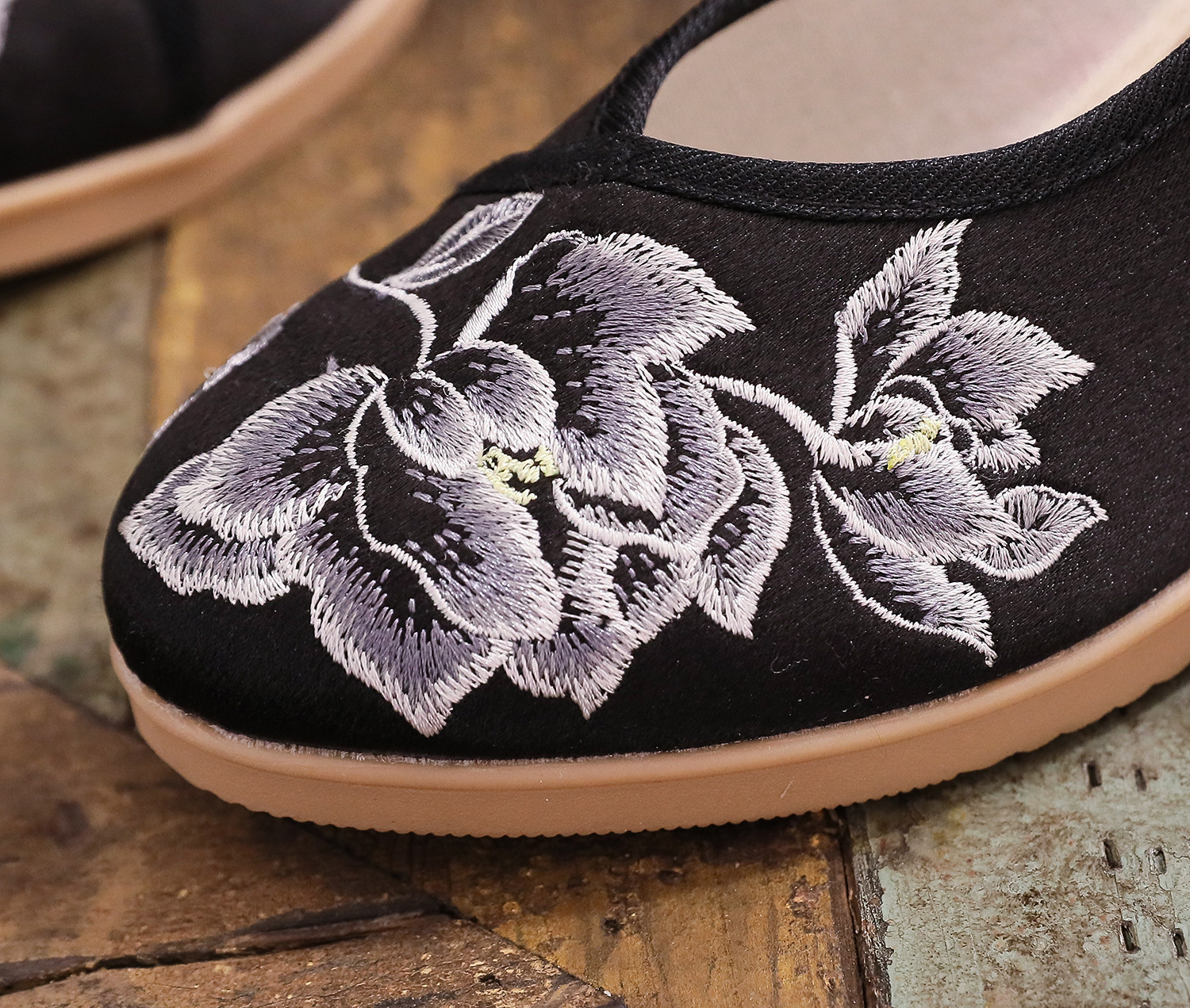 Traditional Chinese Floral Embroidered High Heels – YiQ Creations